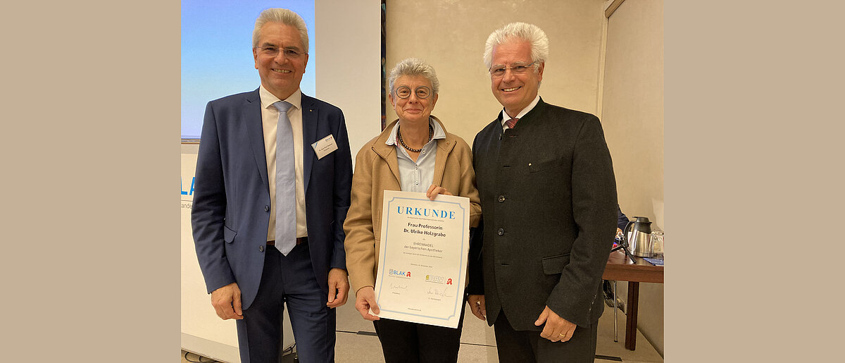 Ehrenpreis für Ulrike Holzgrabe - Institut für Pharmazie und ...